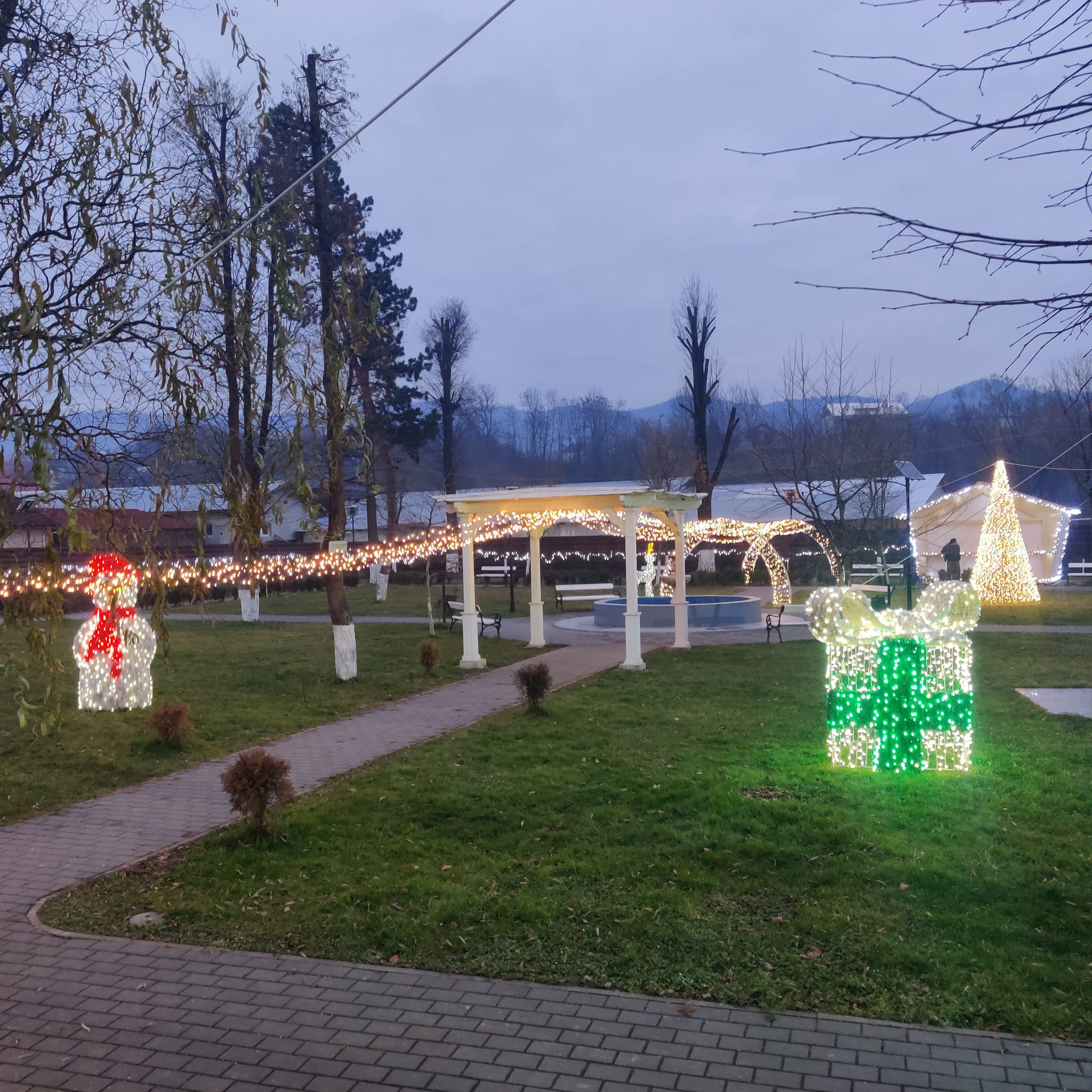Comuna Maieru pregătită pentru Sărbătorile de iarnă - decisiv.ro ...